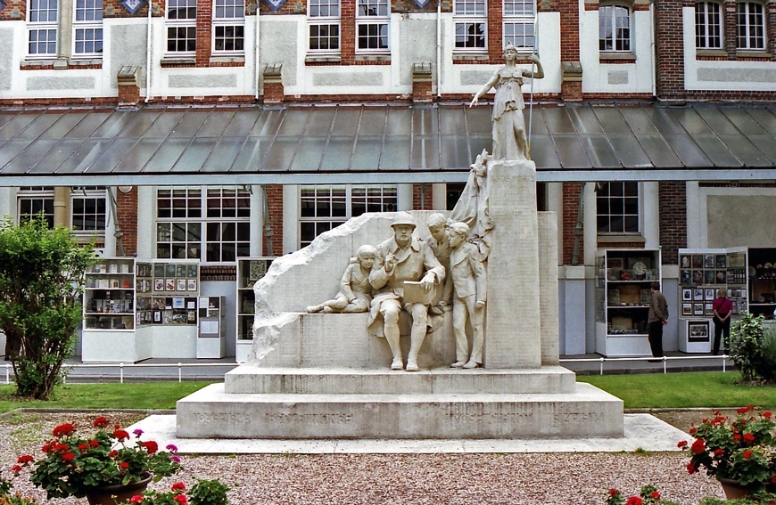 monument aux morts du Lycée Carnot (Paris)